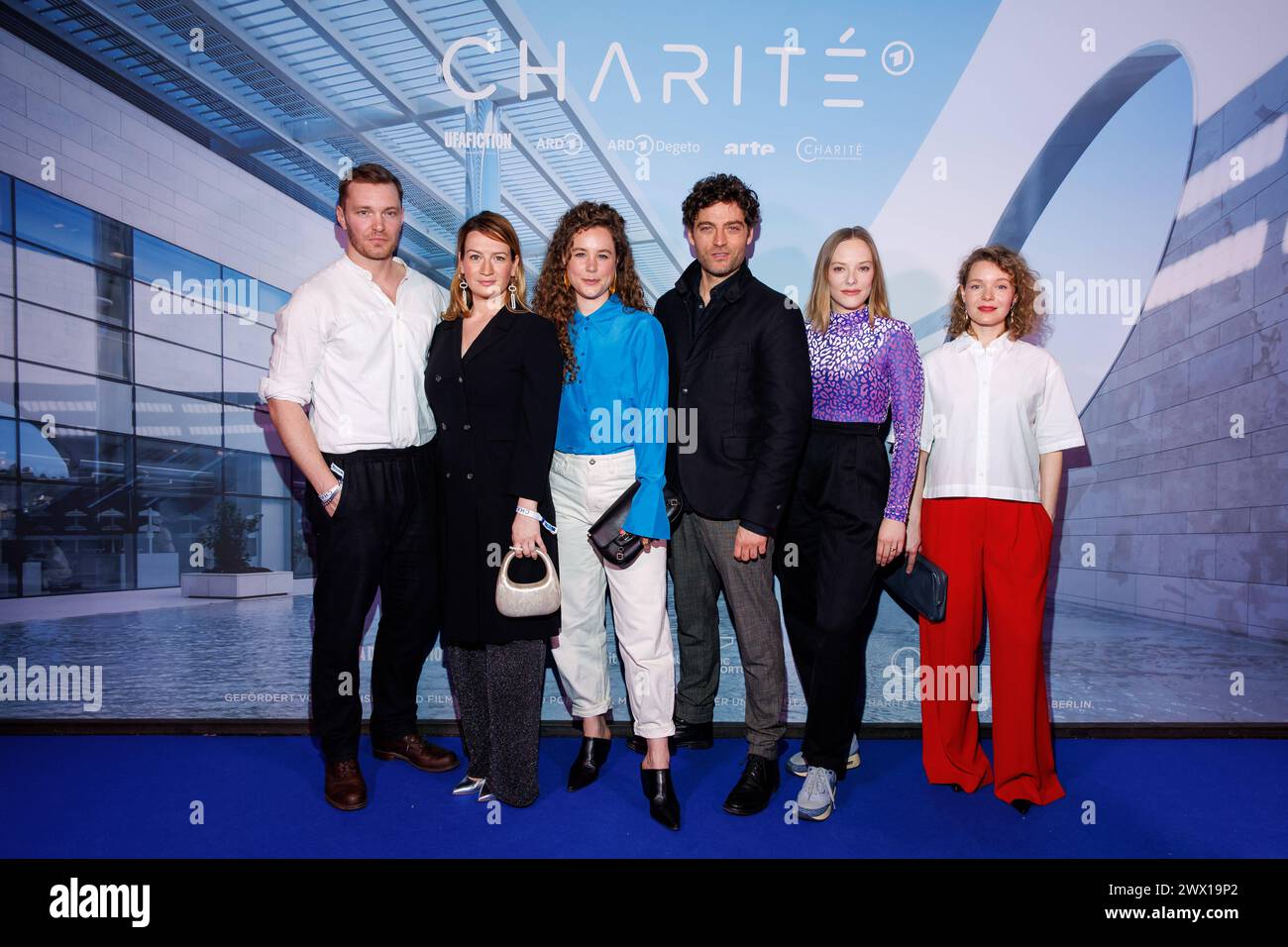 Prima serie ARD - CharitÃ Max Wagner, Nina Gummich, Klara Deutschmann, Timur Isik, Judith ...