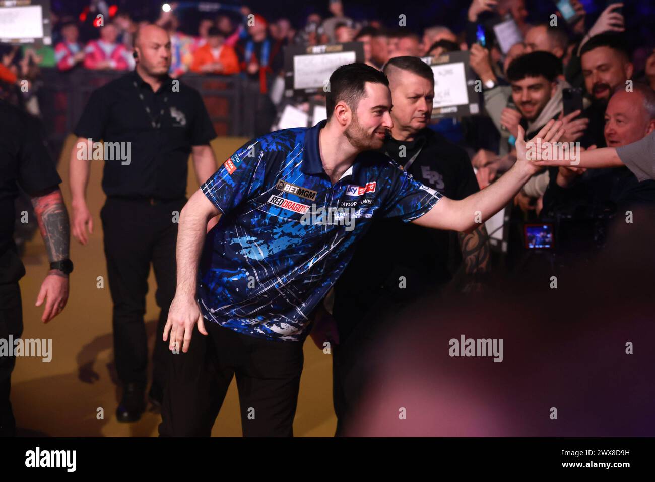 Luke Humphries prima dei quarti di finale contro Luke Littler durante ...