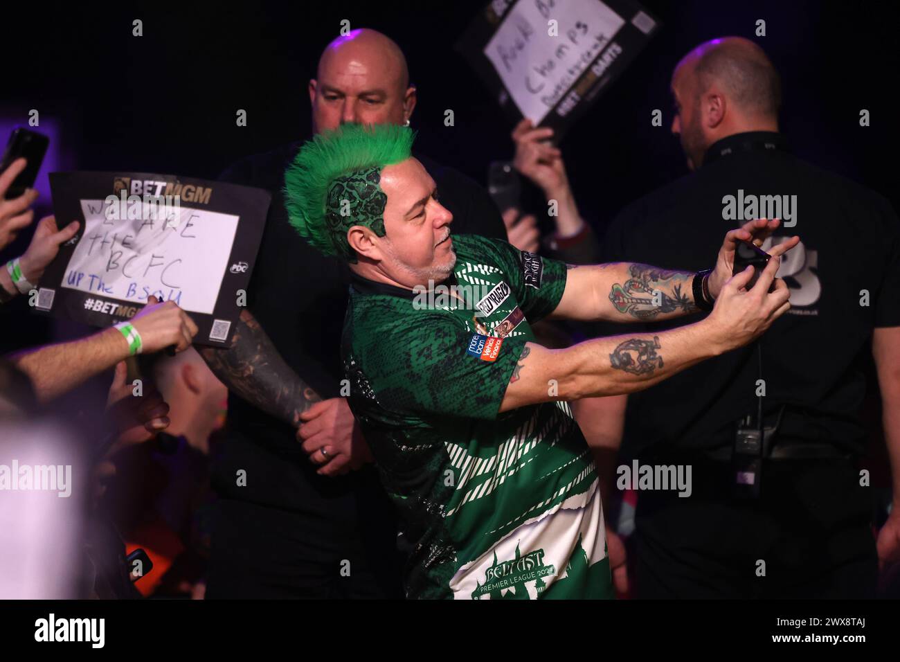 Peter Wright prima della semifinale contro Nathan Aspinall durante la ...
