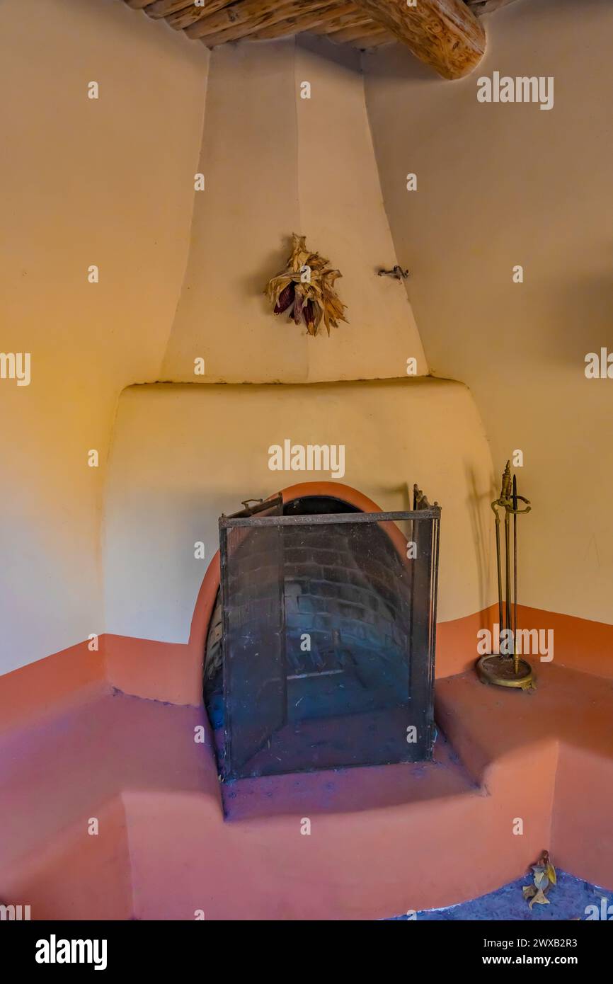 Pueblo revival style architecture immagini e fotografie stock ad alta ...