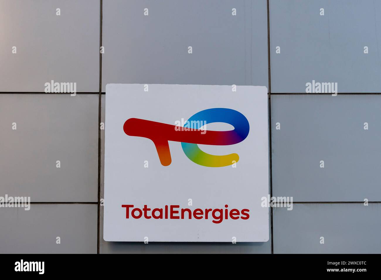 Logo totalenergies immagini e fotografie stock ad alta risoluzione - Alamy