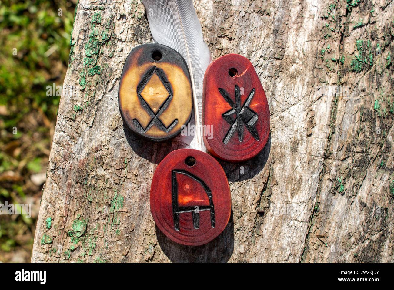 Talismans rune immagini e fotografie stock ad alta risoluzione - Alamy