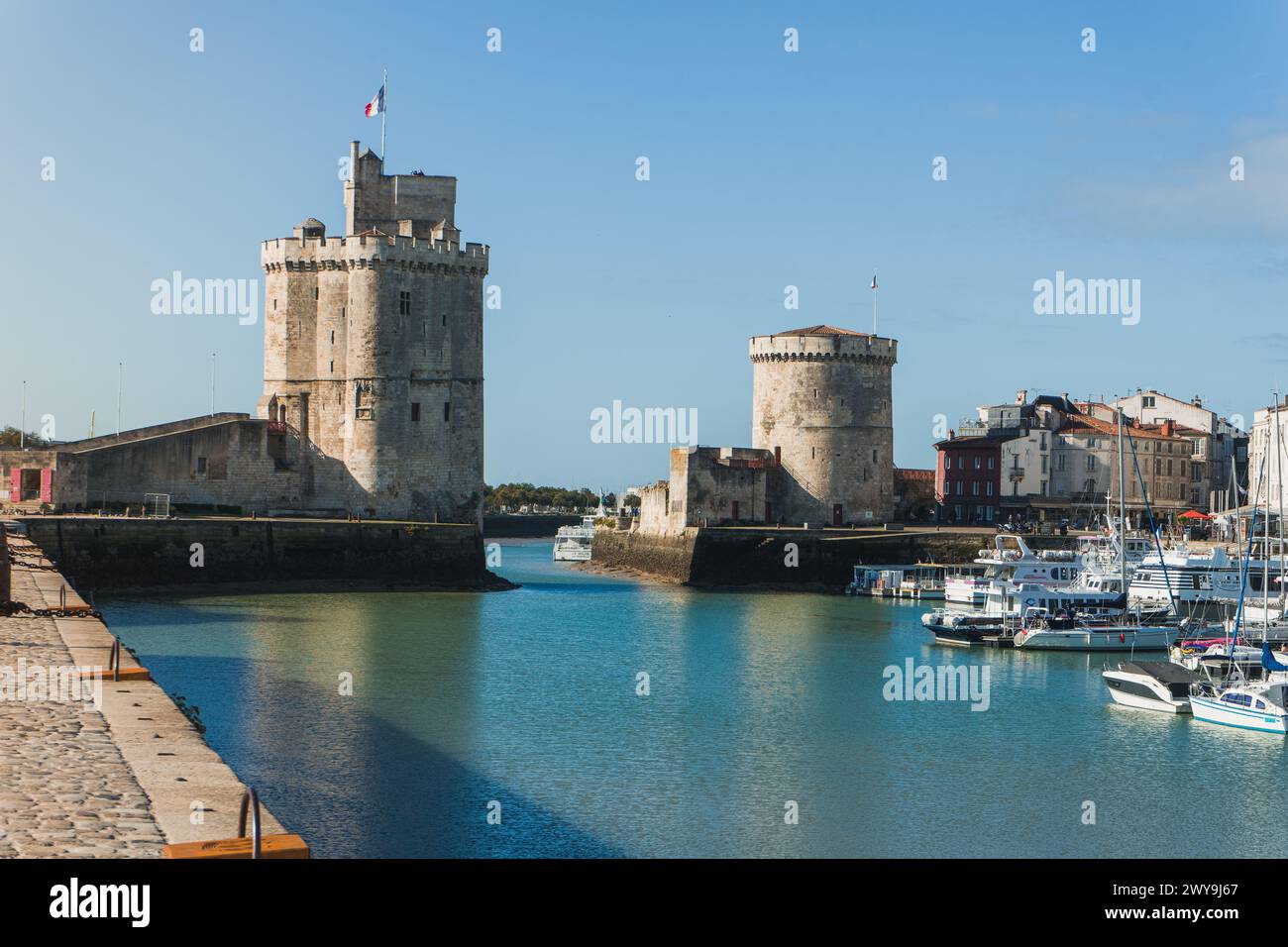 La rochelle vieux port immagini e fotografie stock ad alta risoluzione ...