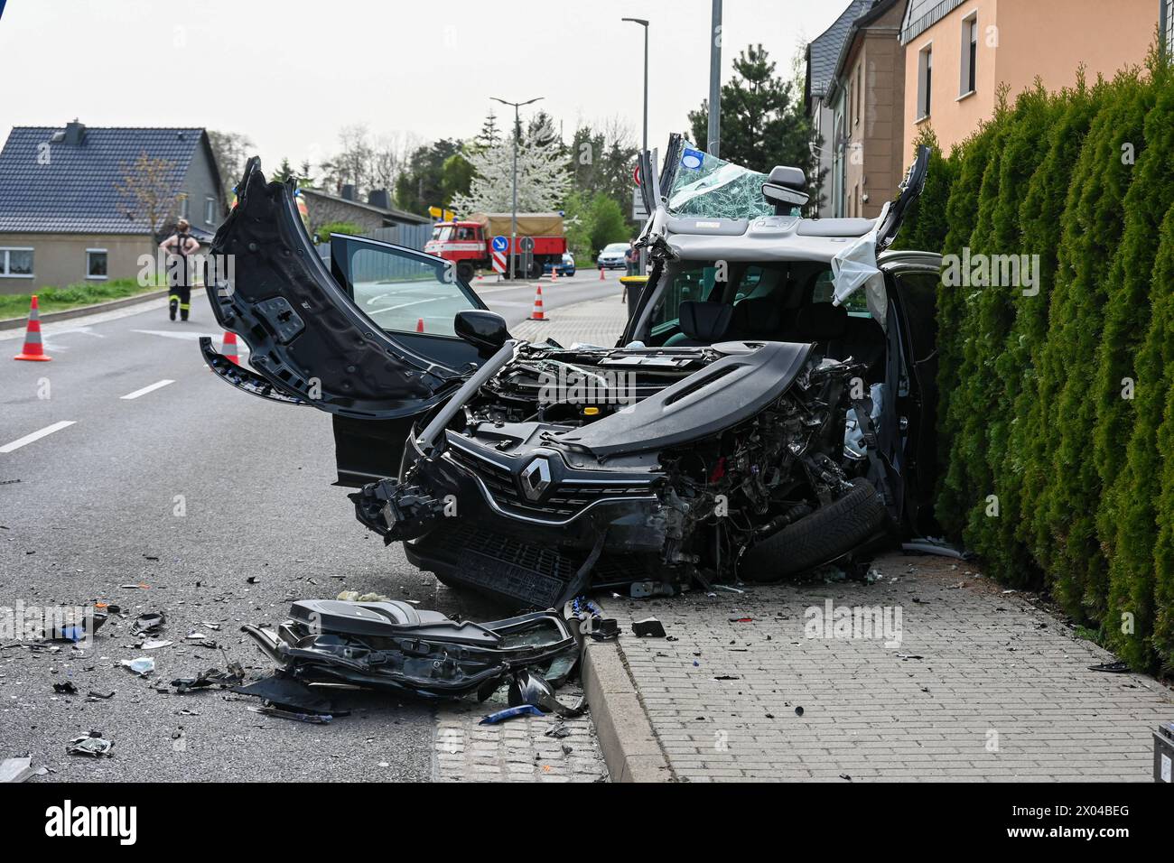 Hartha - Frontalcrash zwischen LKW und Auto auf B175 Autofahrer schwer verletzt aus Pkw ...