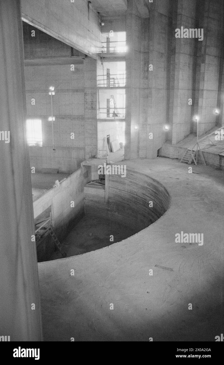 Aktuell 38-6-1973 : SkandalebyggetDet private initiativ i Bergen har reist et gigantbygg til 60 ...