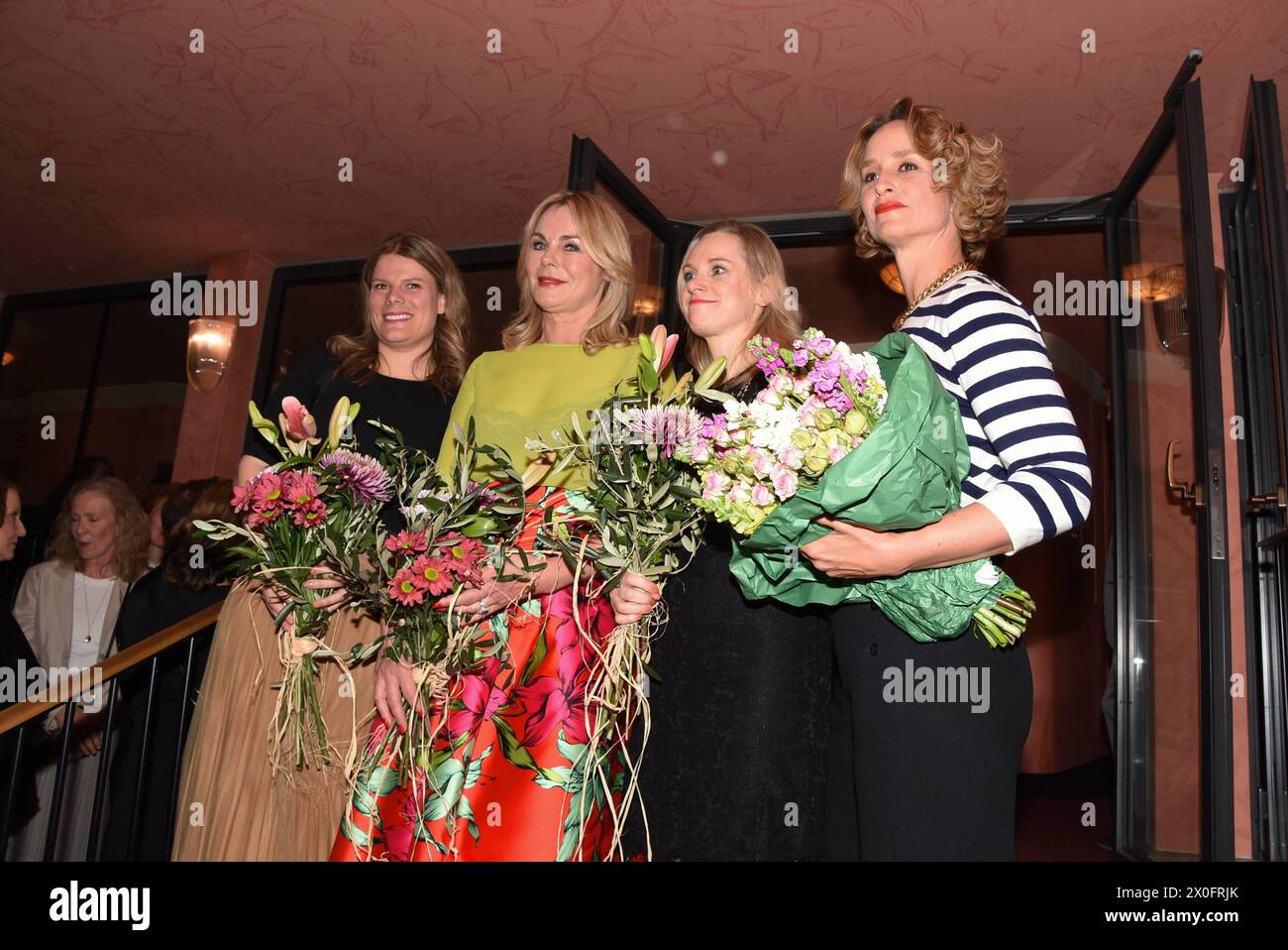 Lena Wall Schauspielerin Saskia Valencia Schauspielerin Daniela Voss ...