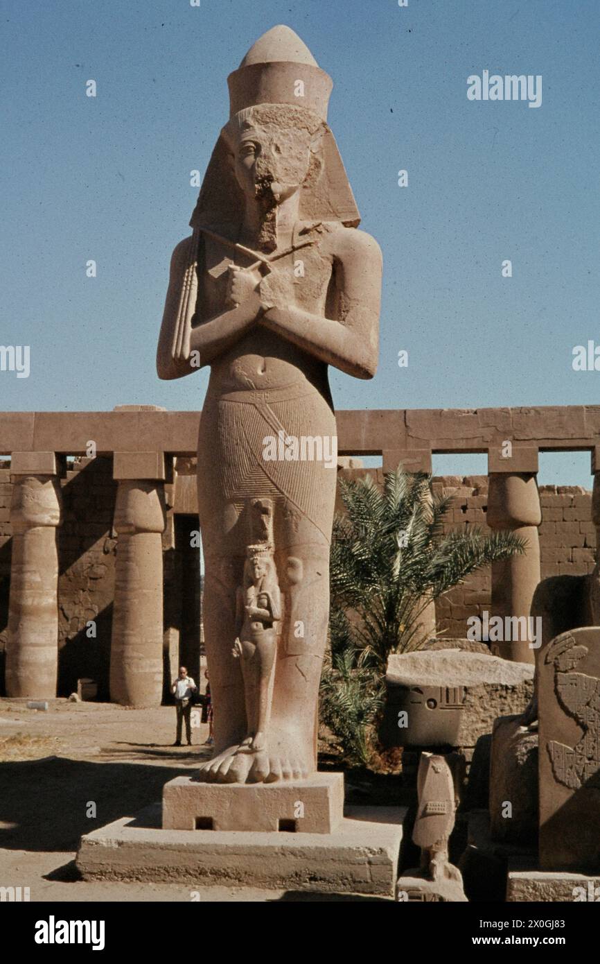 Statua colossale immagini e fotografie stock ad alta risoluzione - Alamy