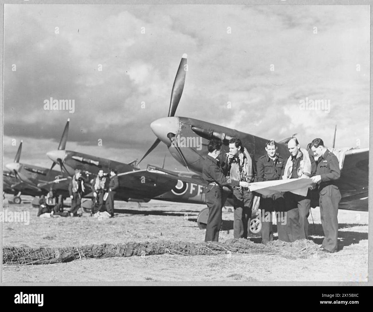 UOMINI E AEREI DEL BOMBAY SQUADRON STRAFE' TERRITORIO OCCUPATO DAI ...