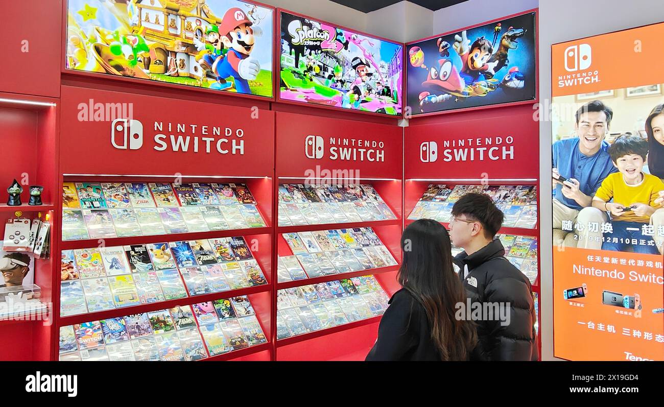 SHANGHAI, CINA - 25 FEBBRAIO 2024 - Nintendo Switch, negozio di console ...