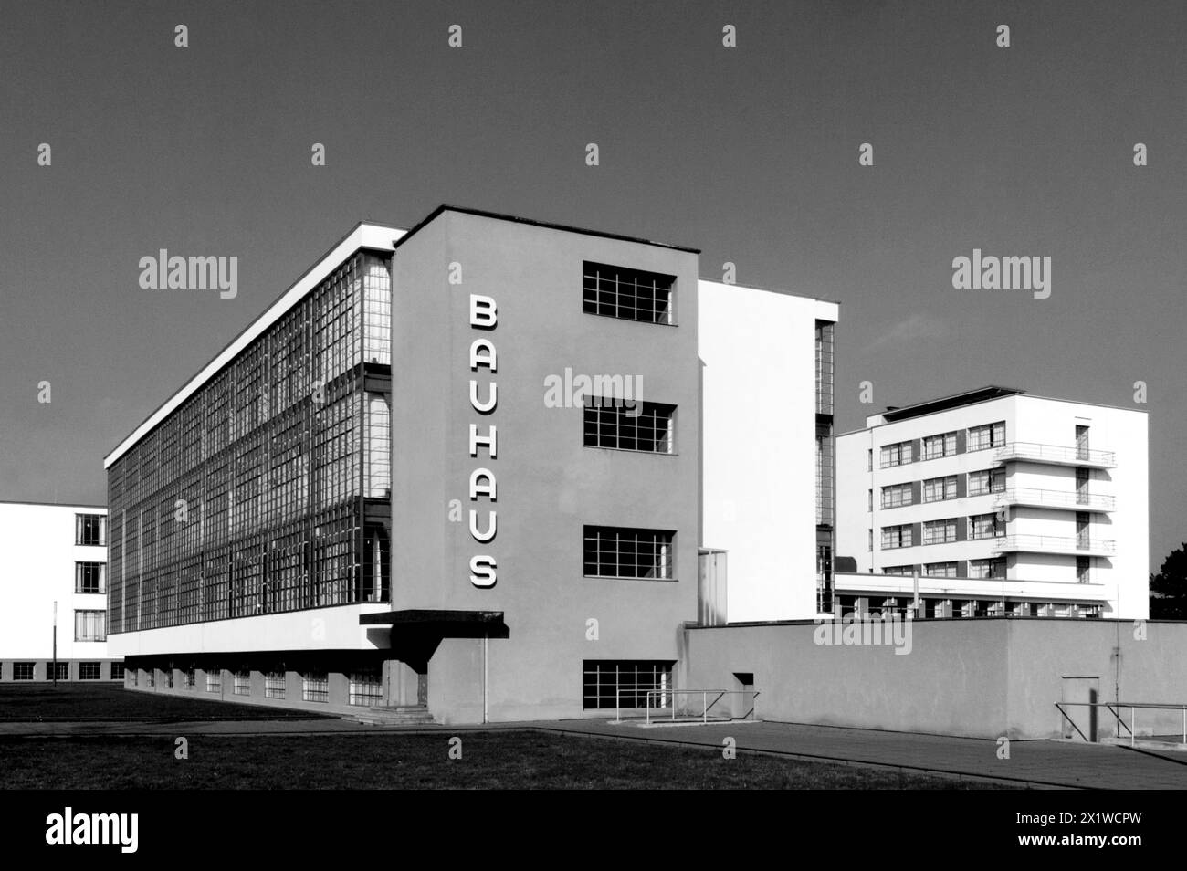 Monumento del bauhaus Foto e Immagini Stock in Bianco e Nero - Alamy
