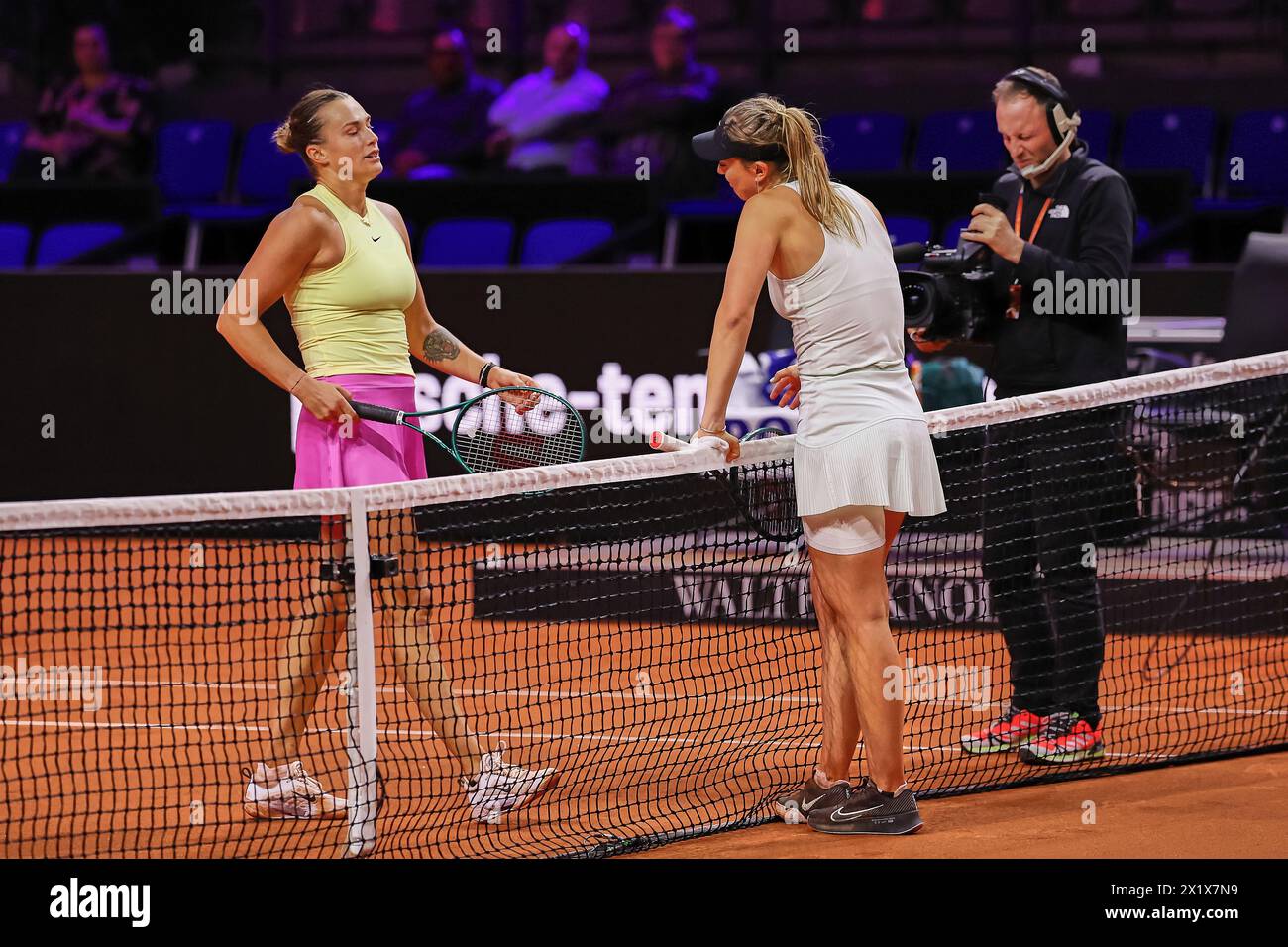 Aryna sabalenka und paula badosa immagini e fotografie stock ad alta ...