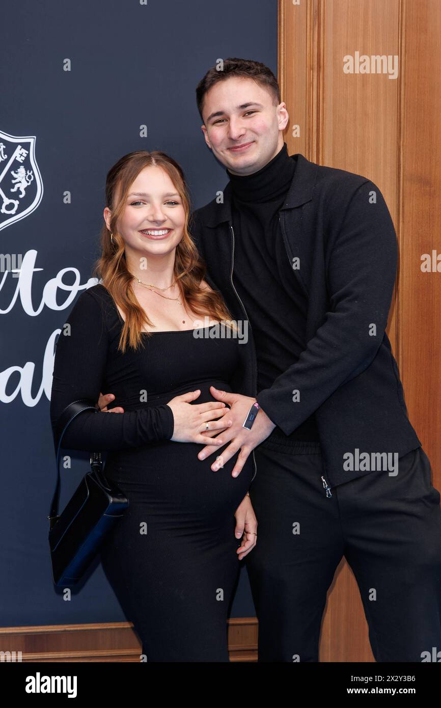 Amazon prime Premiere - Maxton Hall - Die Welt zwischen uns Alina Moor ...