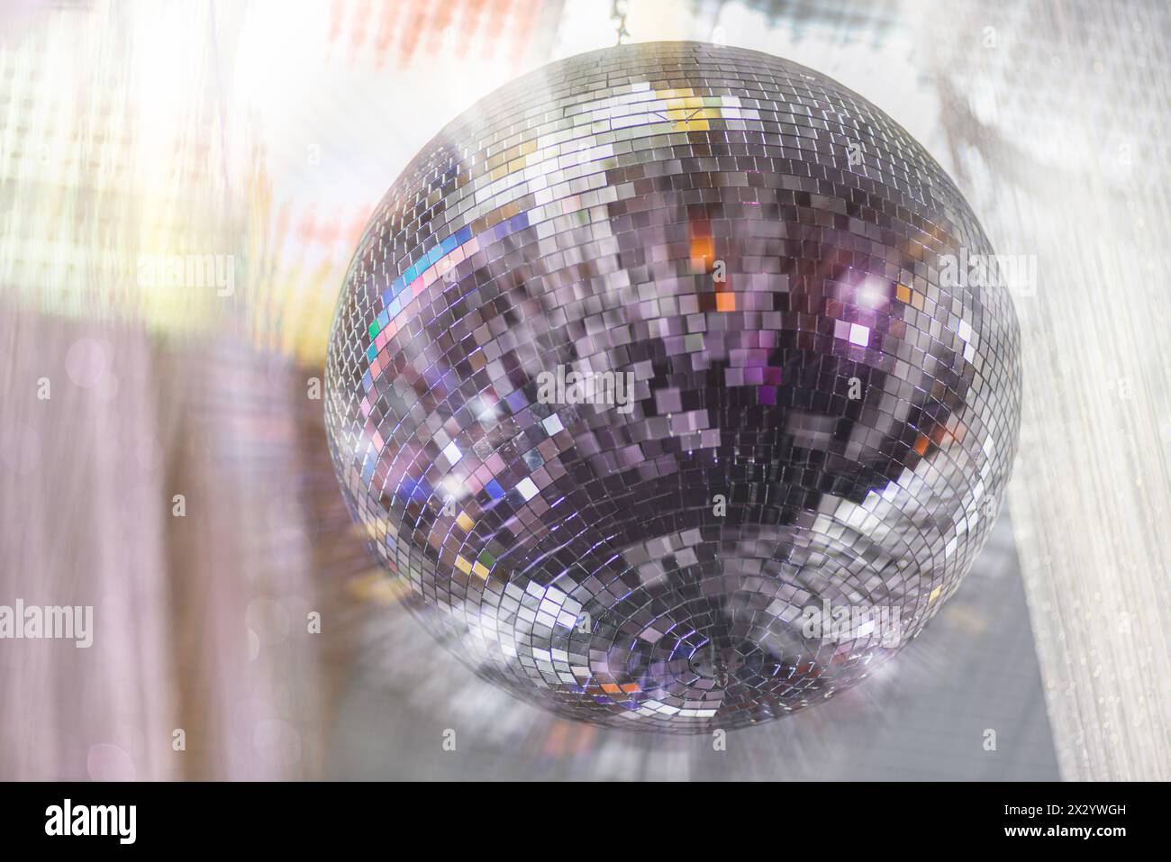 Sfondo palla discoteca anni 80 immagini e fotografie stock ad alta ...