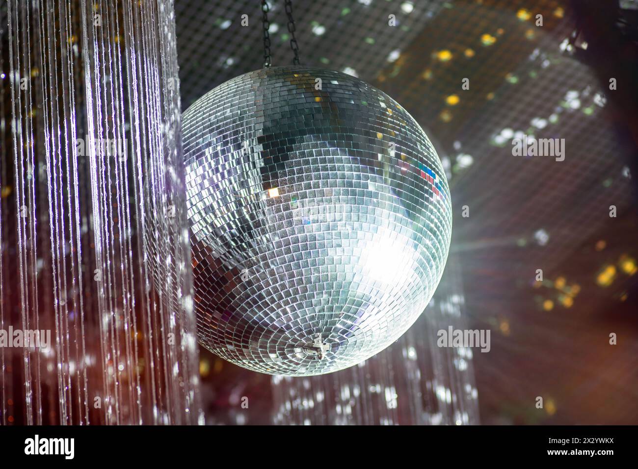 Sfondo palla discoteca anni 80 immagini e fotografie stock ad alta ...