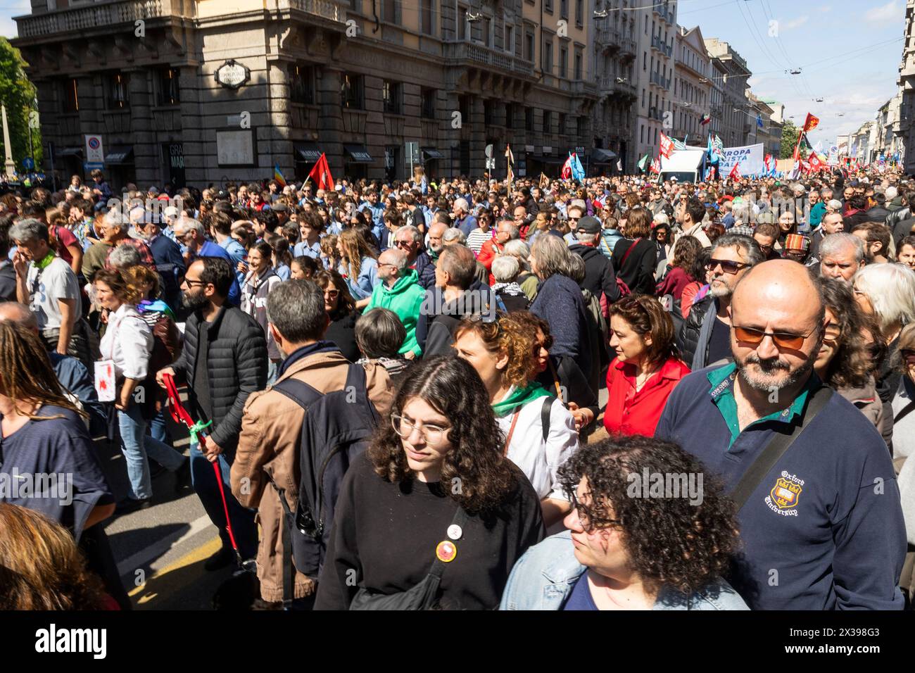 Milano, Italia. 25 aprile 2024, il 25 aprile 2024 a Milano, in Italia, partecipa alla ...