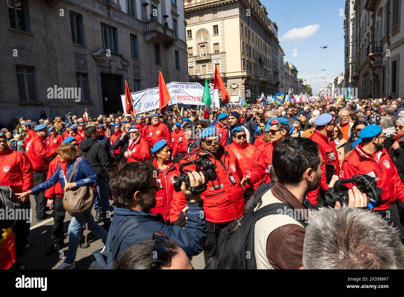 Milano, Italia. 25 aprile 2024, visione generale della manifestazione in occasione del 81 ...