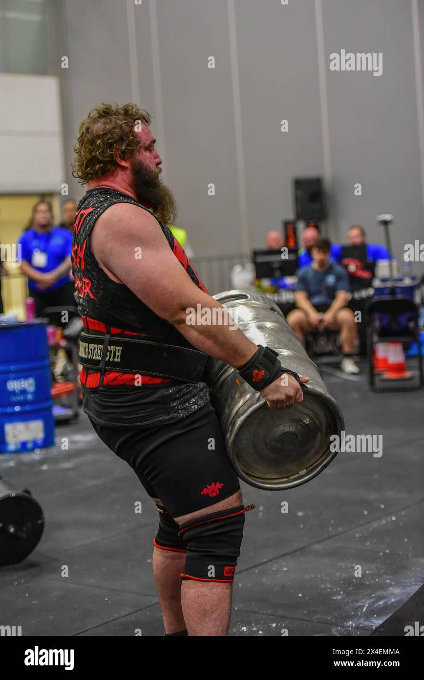 L'australiano Jesse Lowe viene visto in azione con il barile ai ...