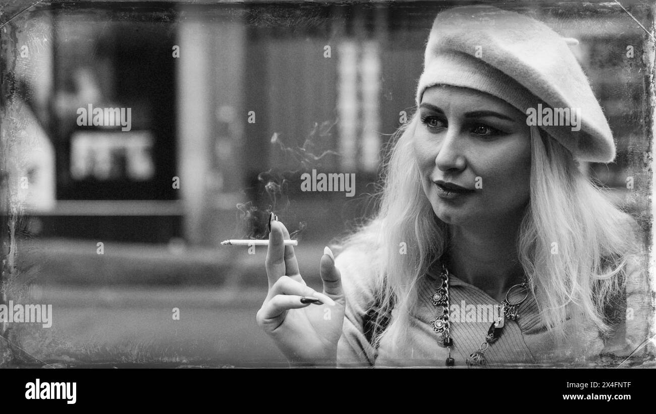 Donna fumatrice immagini e fotografie stock ad alta risoluzione - Alamy