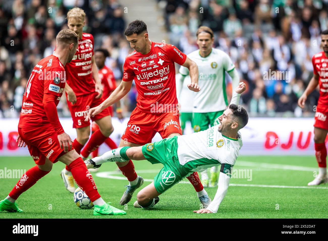 Stoccolma, Svezia. 5 maggio 2024. Emin Hasic (4) di Vaernamo e Nahir ...