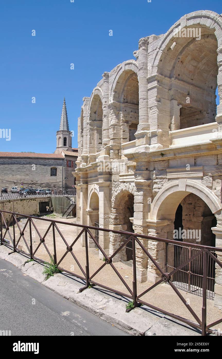 Arles anfiteatro romano immagini e fotografie stock ad alta risoluzione ...