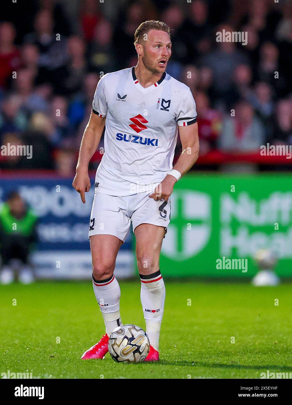 Cameron Norman dei Milton Keynes Dons in azione durante la semifinale ...