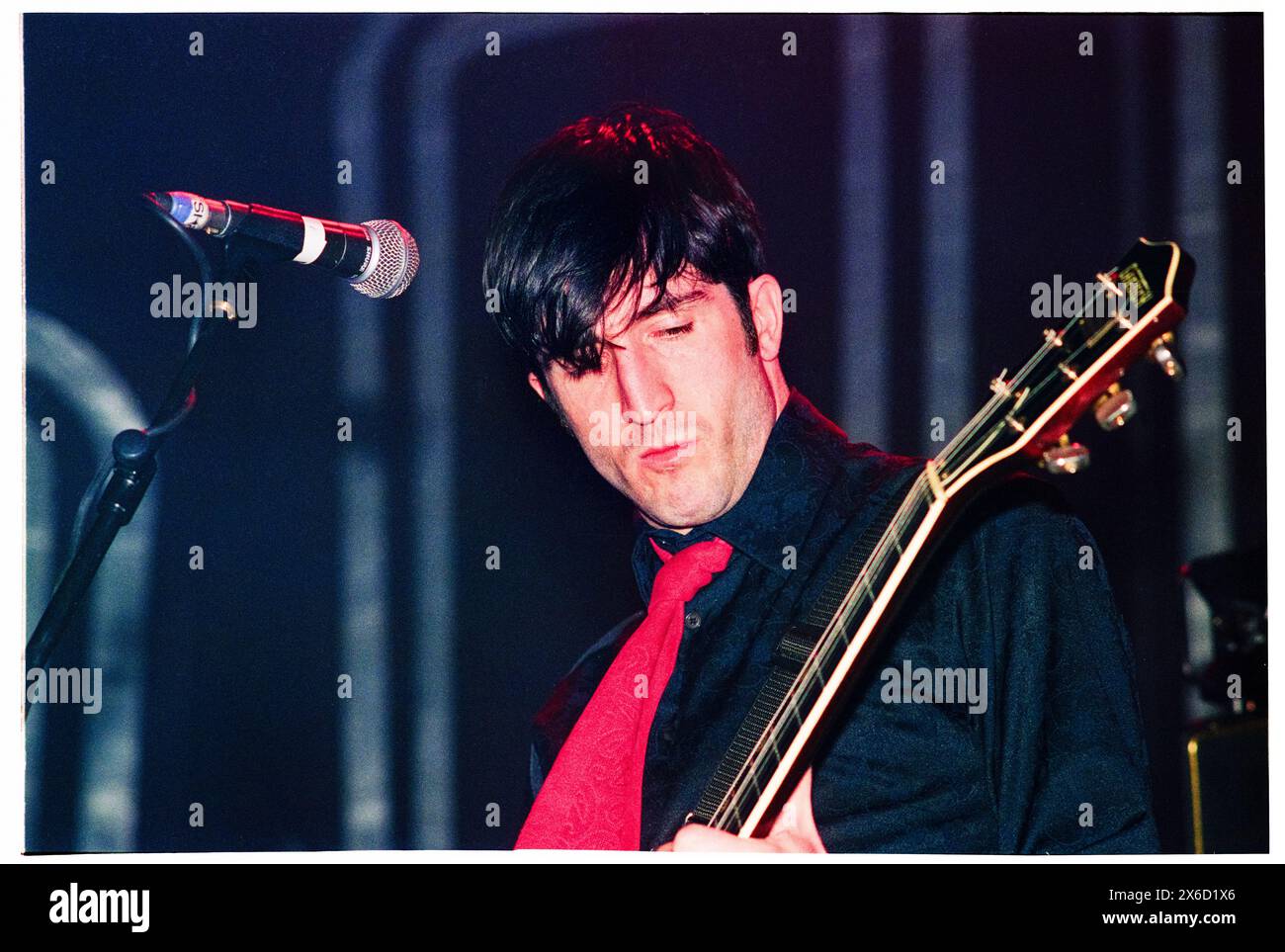 LOUIS ELIOT, RIALTO, 1998: Louis Eliot della band Rialto suona dal vivo ...