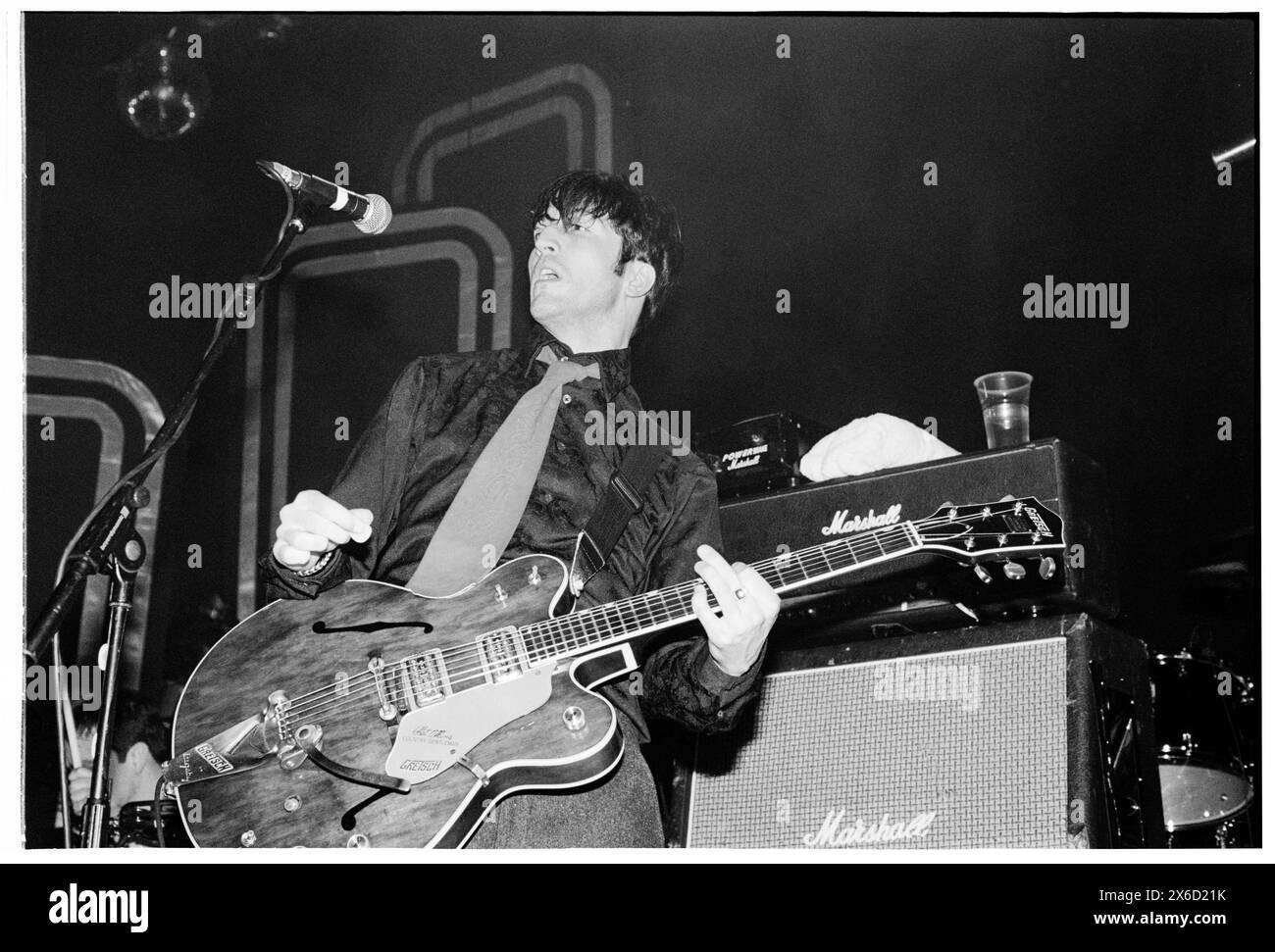 LOUIS ELIOT, RIALTO, 1998: Louis Eliot della band Rialto suona dal vivo ...