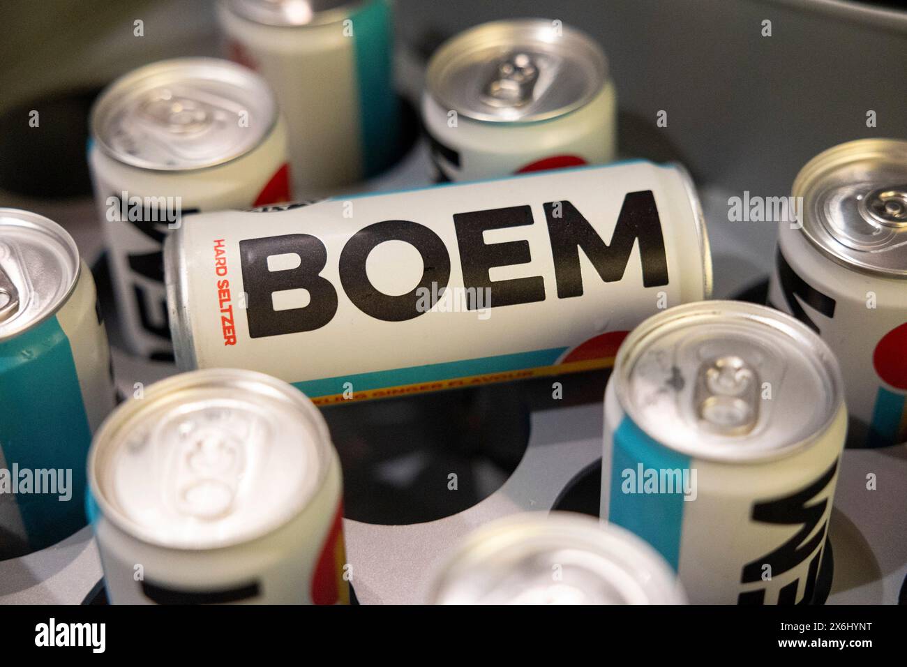 Lattine di BOEM soft drink, un progetto dei rapper italiani Fedez e ...