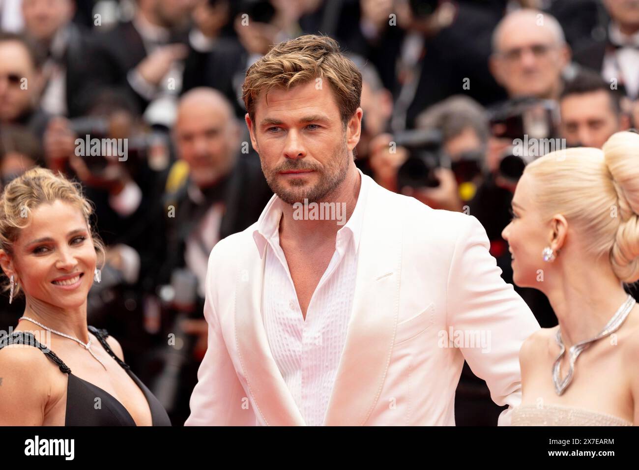 Cannes, Francia, 15.5,2024: Elsa Pataky, Chris Hemsworth e Anya Taylor ...
