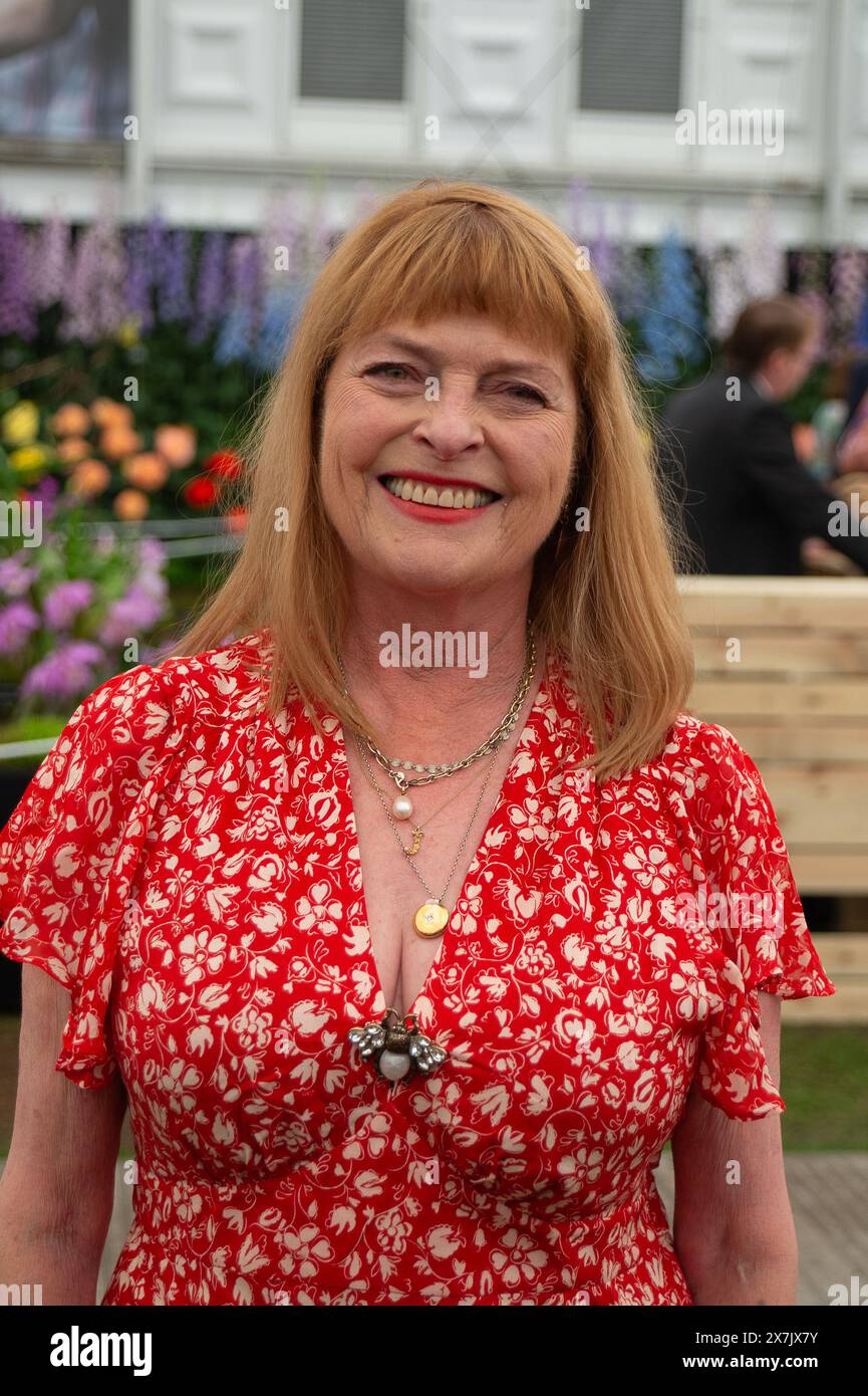 La presentatrice madre blu del cantante pop sophie ellis immagini e ...