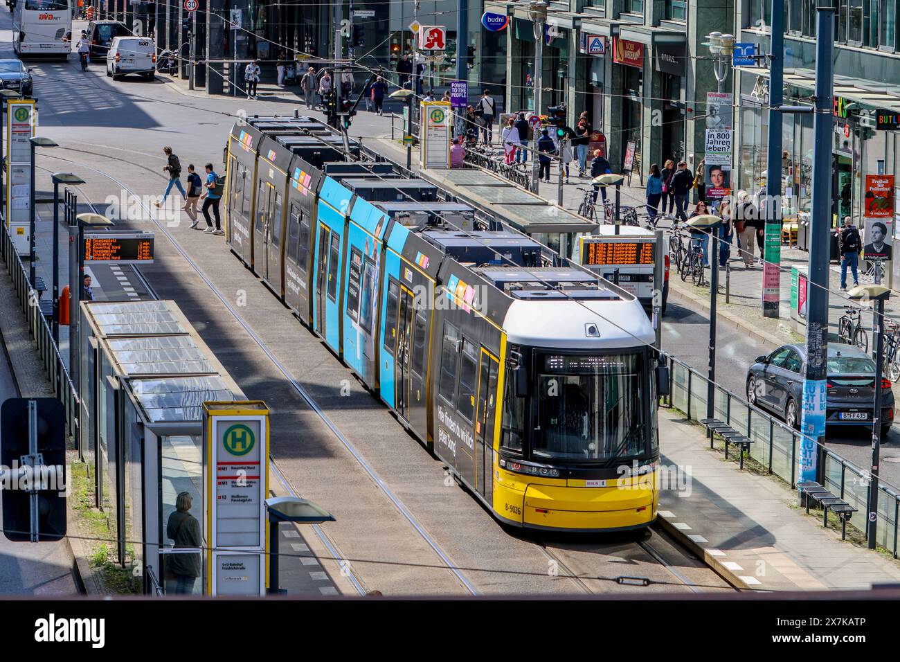 Straßenbahn der BVG auf der Friedrichstraße Linie M1 - Ziel Mitte, am ...