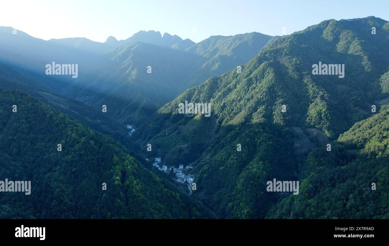 (240521) -- HUANGSHAN, 21 maggio 2024 (Xinhua) -- una foto aerea con ...
