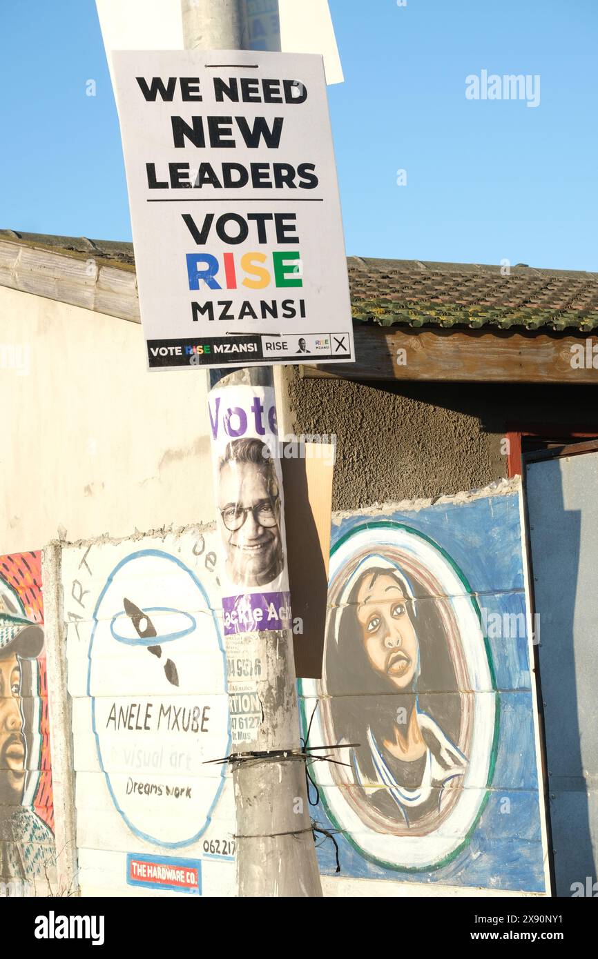 Khayelitsha. Manifesti elettorali per vari partiti che si battono per ...