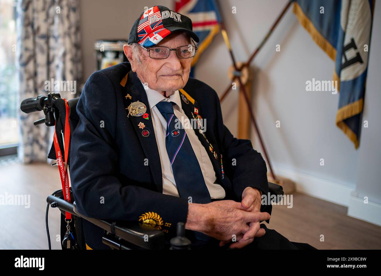 Foto inedita datata 26/03/24 del veterano del D-Day David Teacher alla ...