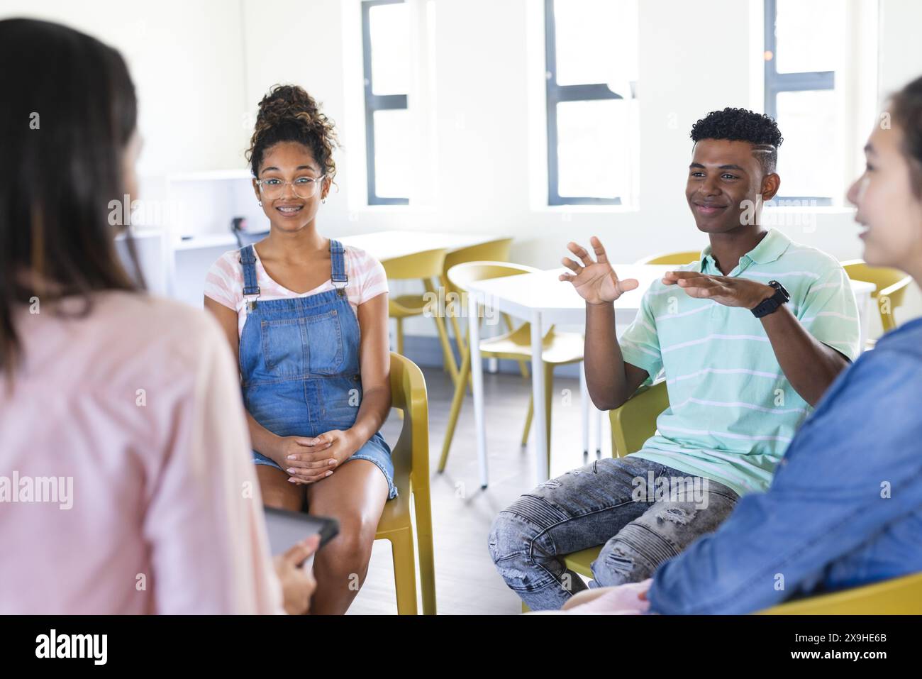 Dialogo multiculturale immagini e fotografie stock ad alta risoluzione - Alamy