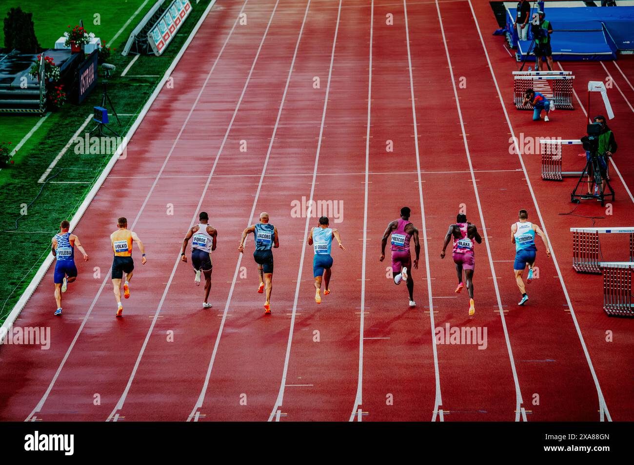OSTRAVA, CECHIA, 28 MAGGIO 2024: 100 Meter Sprint: Top Sprinters decollano dai blocchi di ...