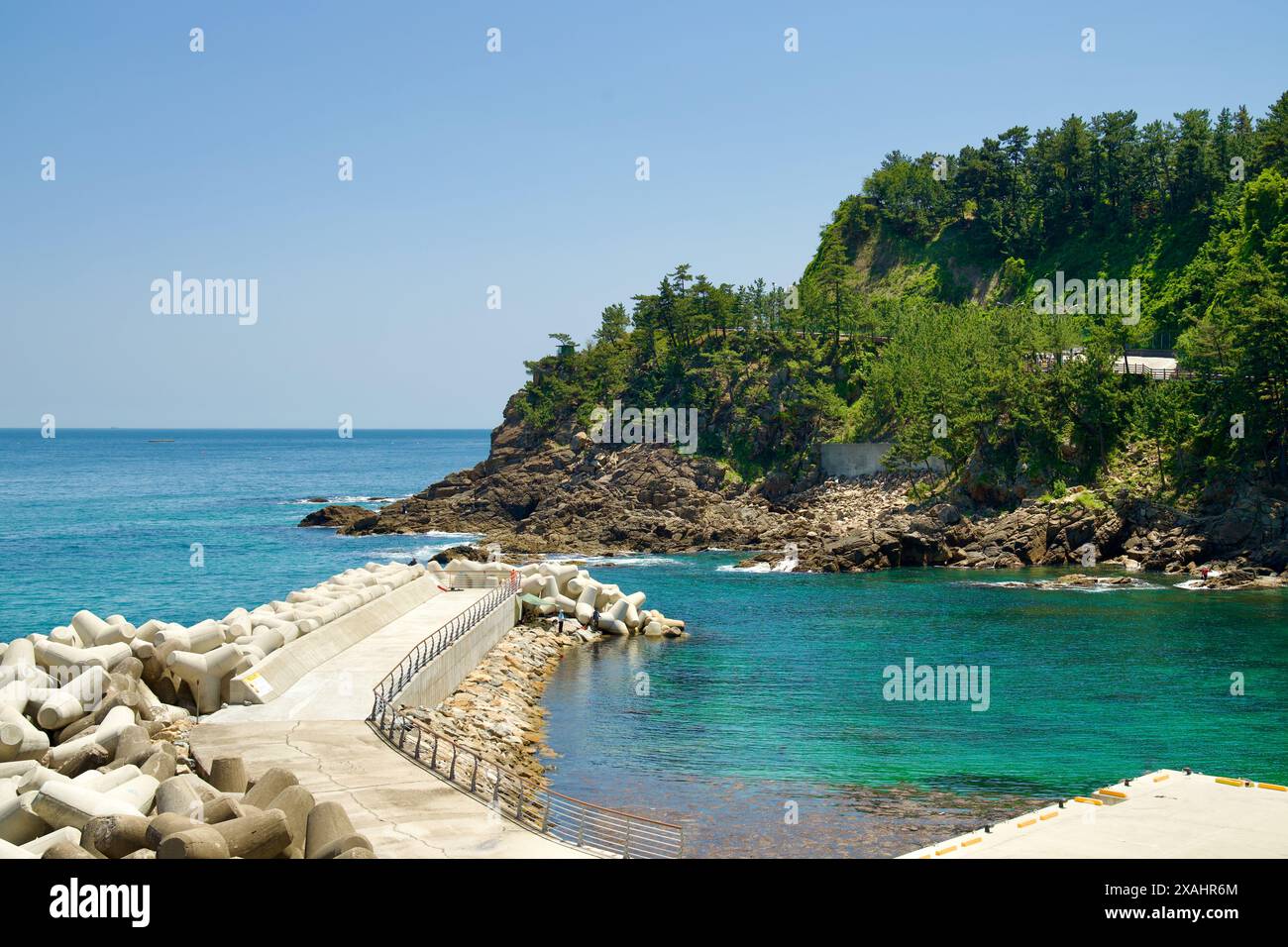 Samcheok City, Corea del Sud - 18 maggio 2024: La costa rocciosa e le ...