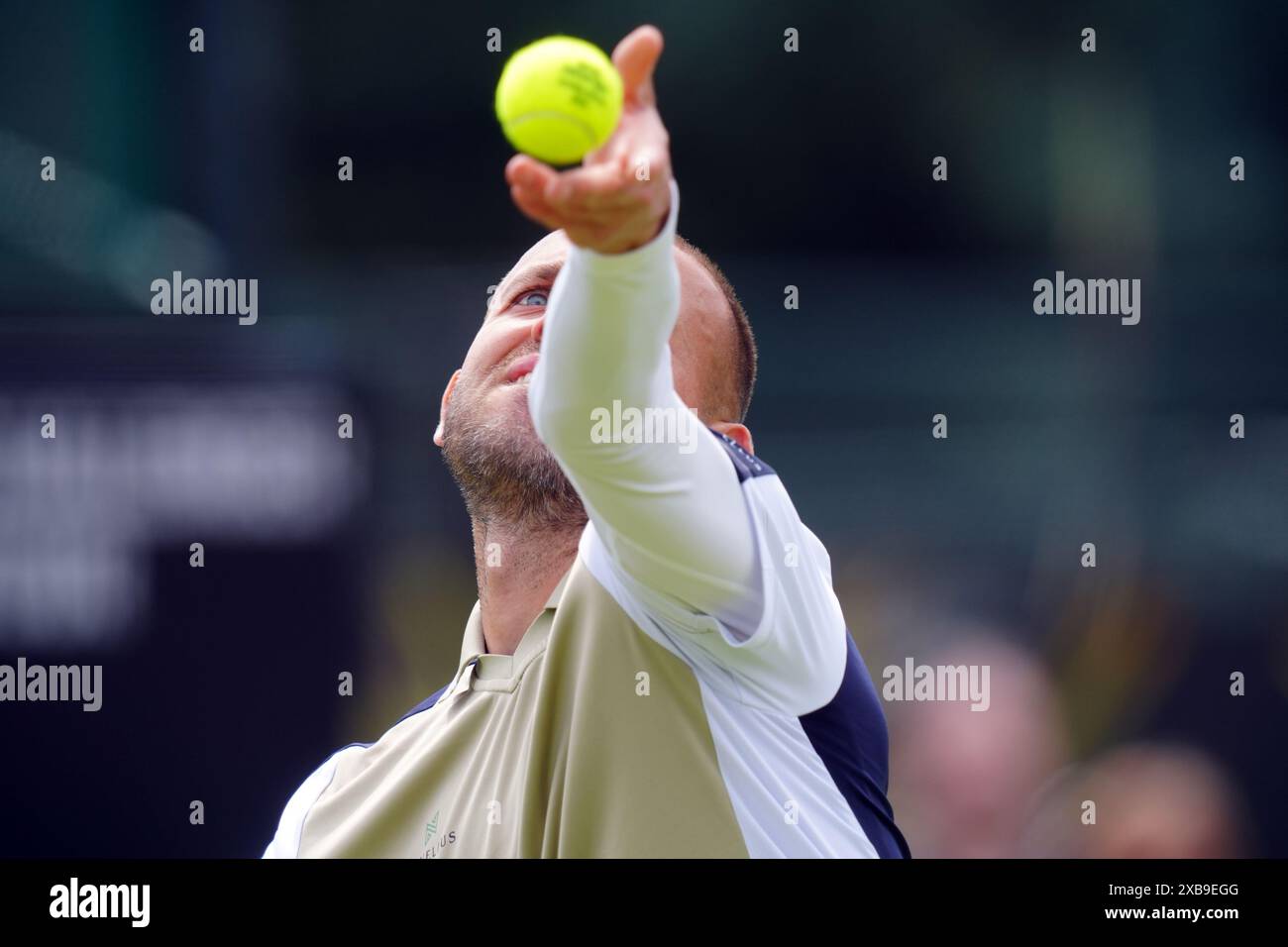 Daniel Evans in azione Dominic Stricker (non nella foto) il secondo ...