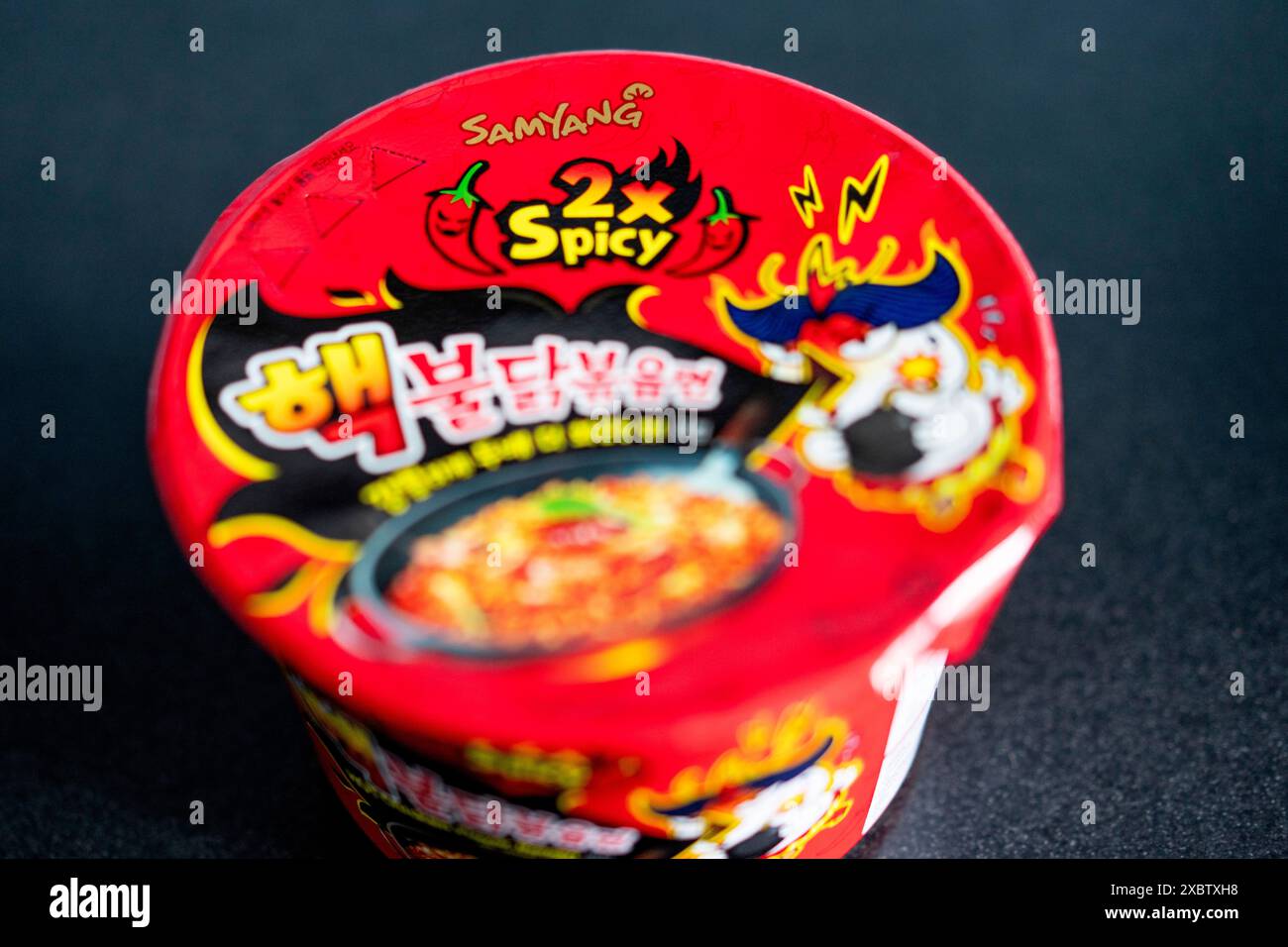 Instant Buldak 2 spaghetti di pollo piccante della compagnia sudcoreana ...