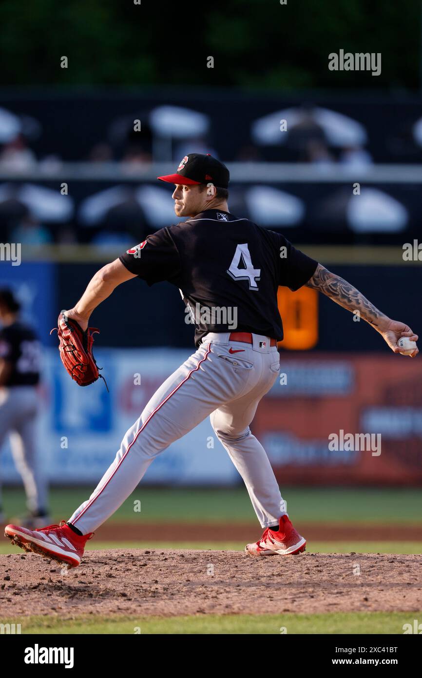 Chattanooga Lookouts starting pitcher Chase Petty (4) in action against ...