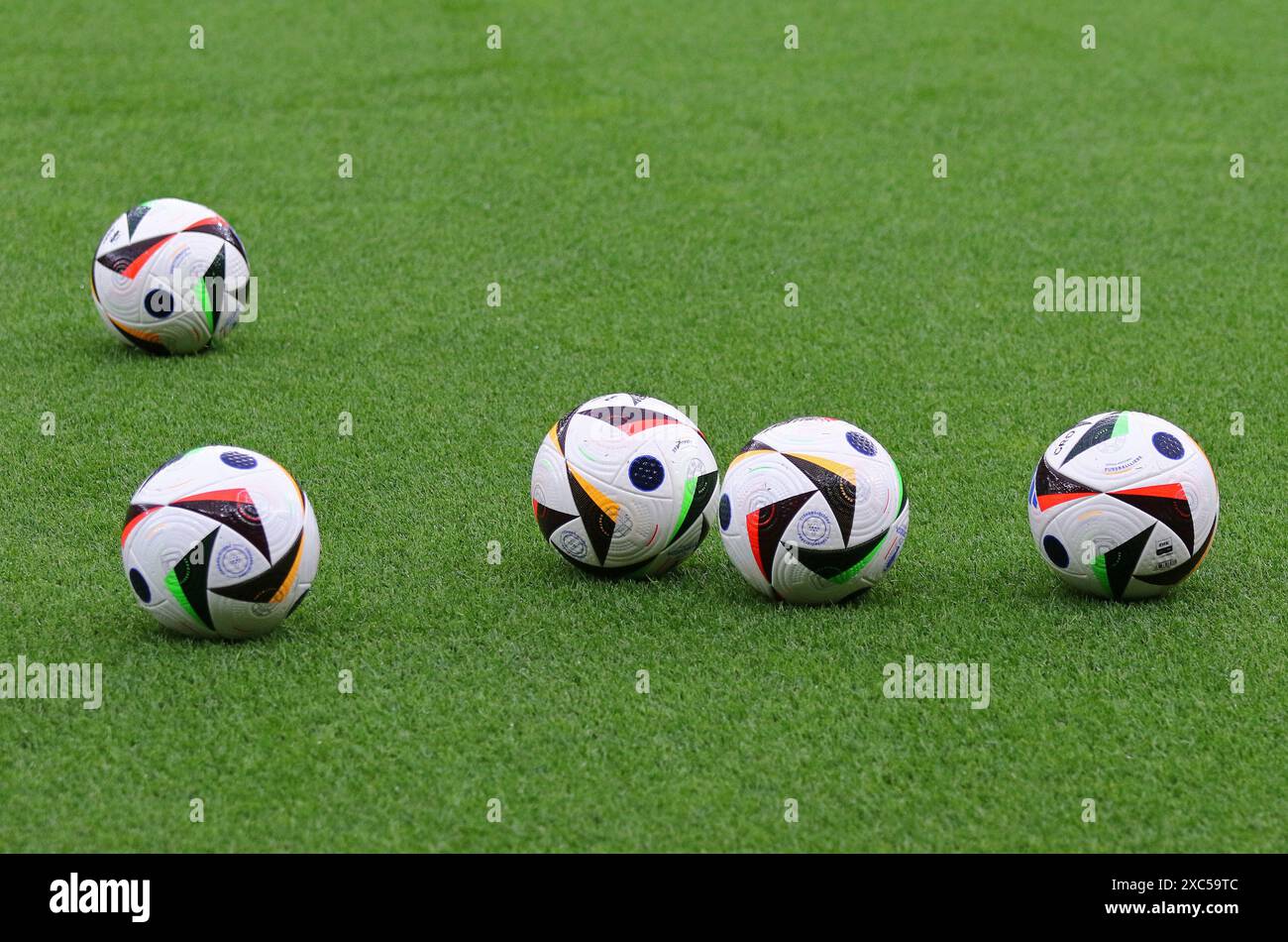 Berlino, Germania - 14 giugno 2024: Adidas FUSSBALLLIEBE, le palle ...