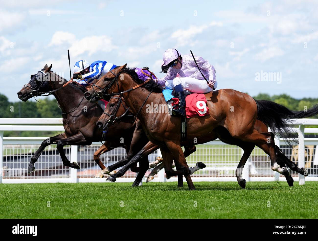 Prince Eric (davanti) guidato dal fantino William Buick per vincere l ...