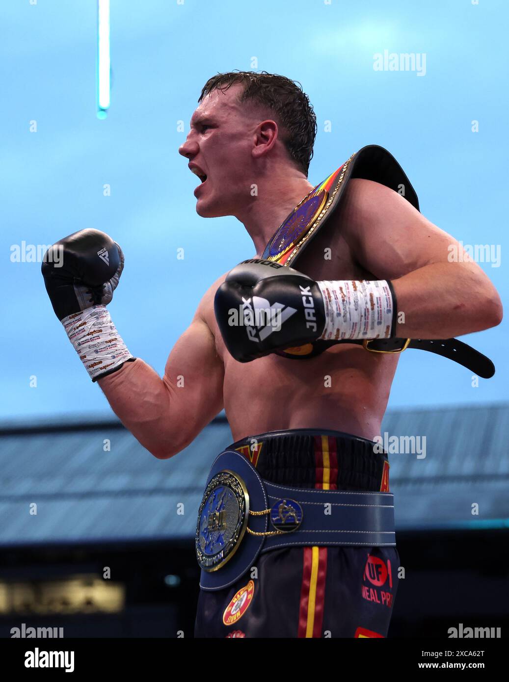 Jack Massey celebra la vittoria contro Isaac Chamberlain (non in figura ...