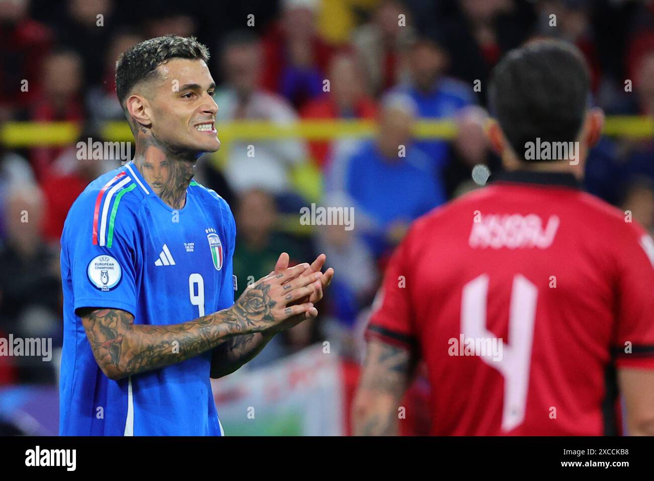 Gianluca Scamacca d'Italia gesti durante la partita di calcio Euro 2024 ...