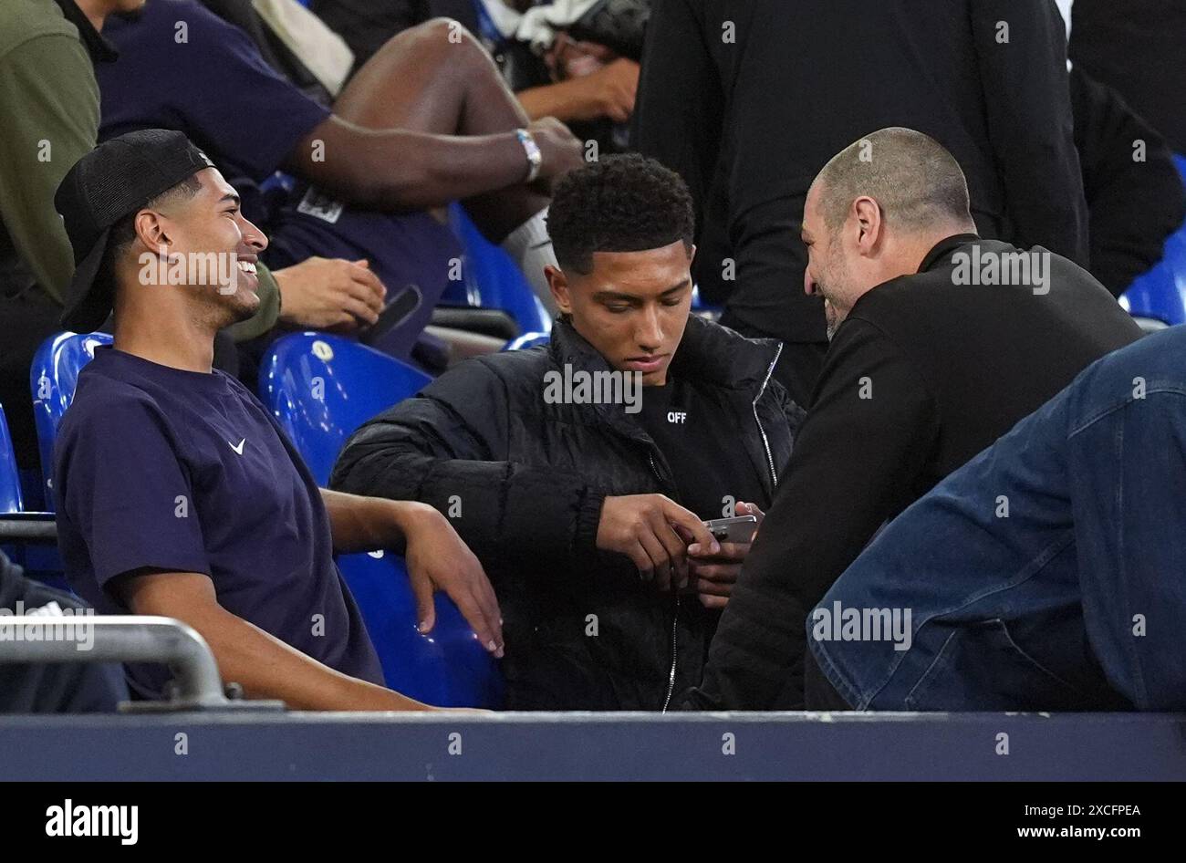 L'inglese Jude Bellingham (a sinistra) con suo fratello Jobe (al centro ...