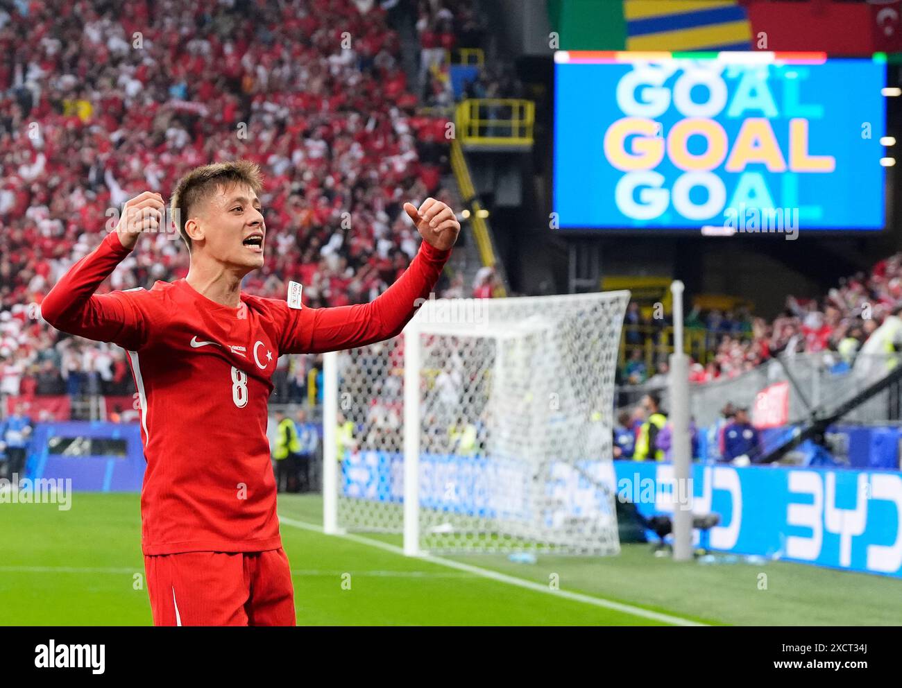Arda Guler, in Turchia, celebra il primo gol della Turchia Mert Muldur ...