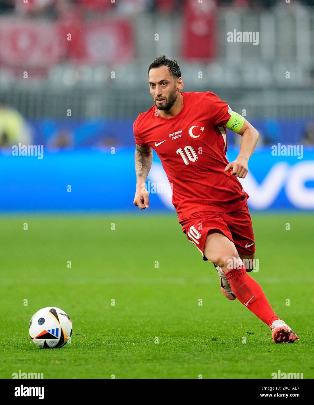 Hakan Calhanoglu turco durante la partita UEFA Euro 2024 del gruppo F ...