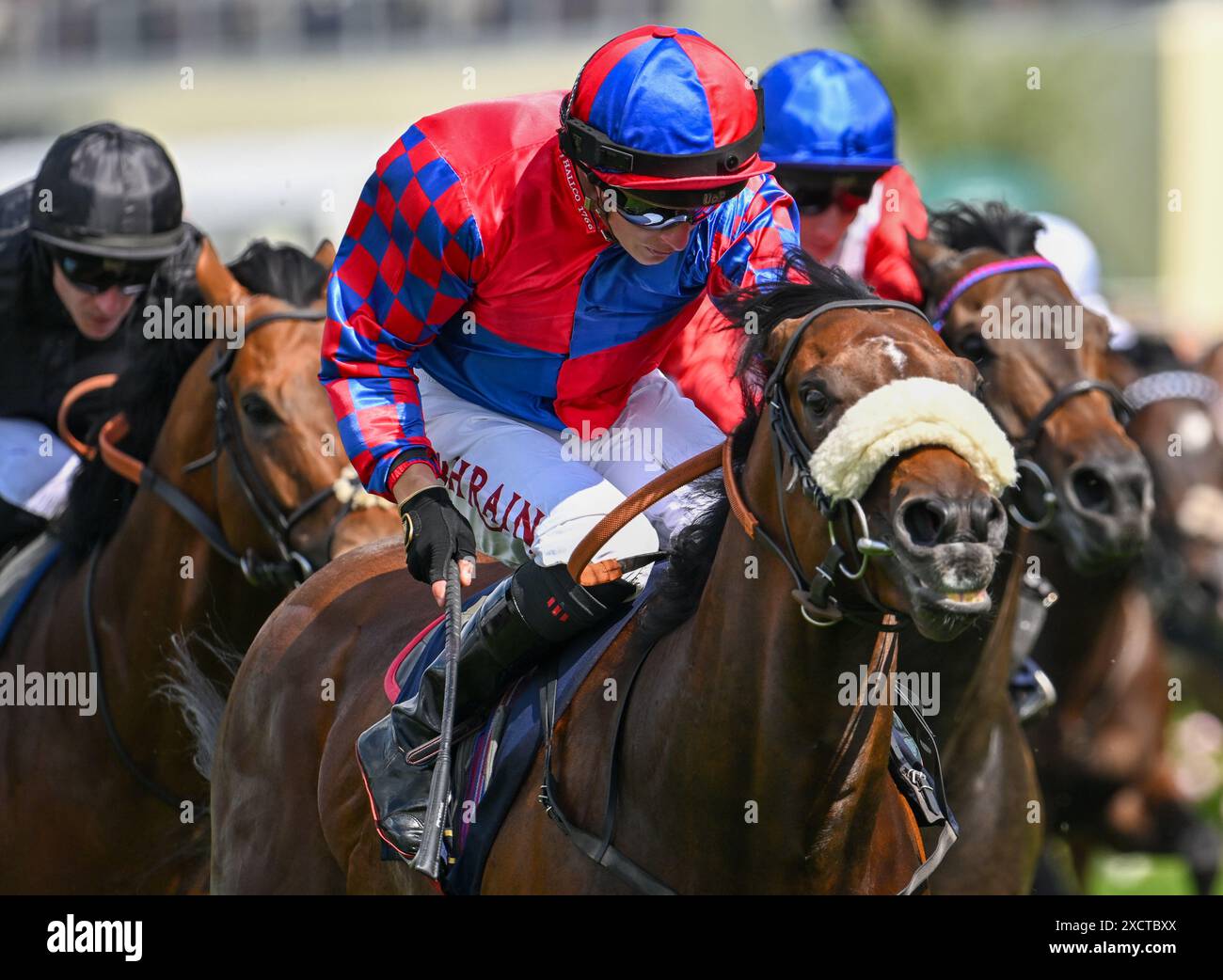 Ascot, Regno Unito. 18 giugno 2024. Tom Marquand porta Big Eve al terzo ...