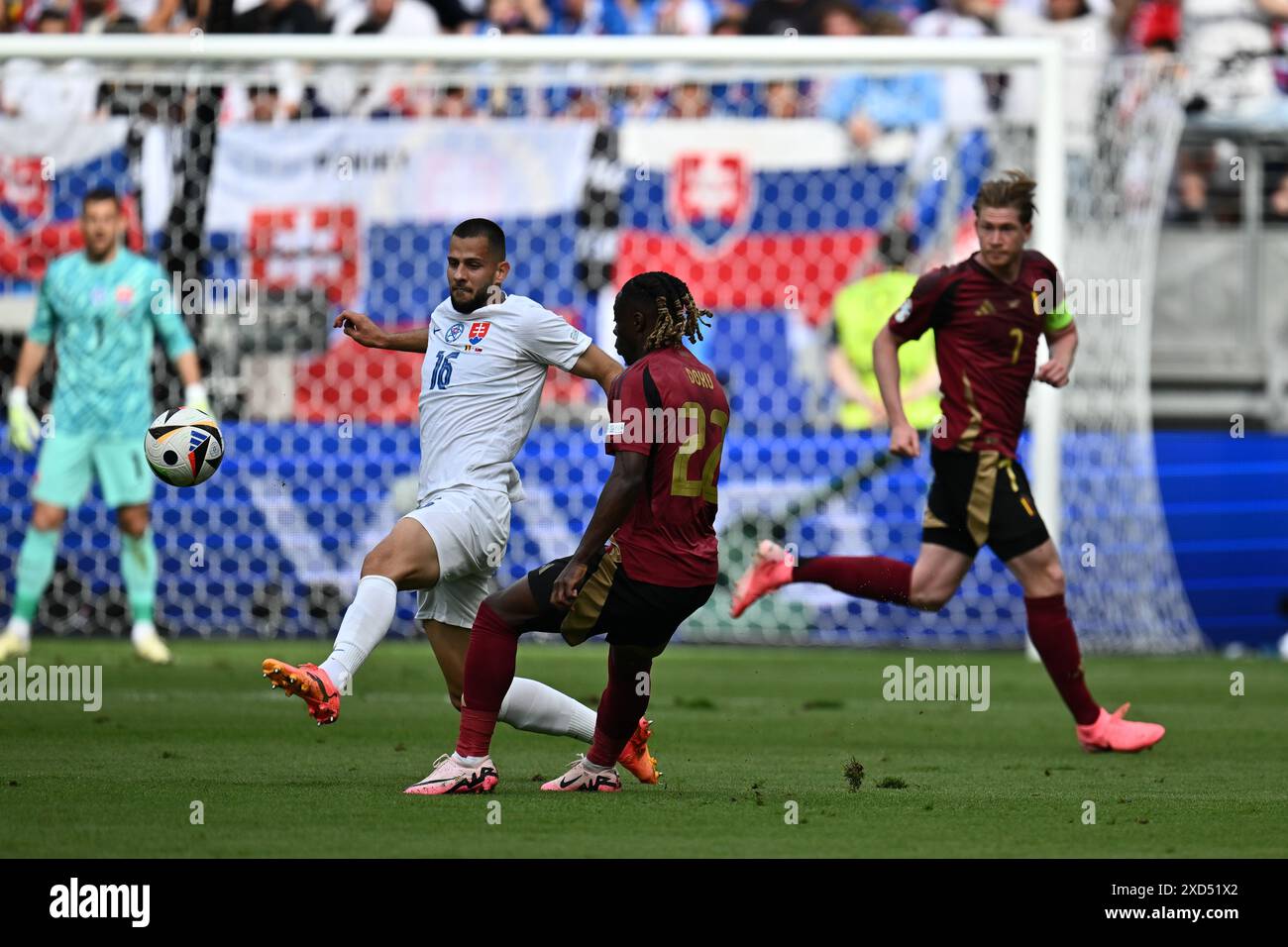FRANCOFORTE SUL MENO, GERMANIA - 17 GIUGNO: David Hancko, Jeremy Doku ...