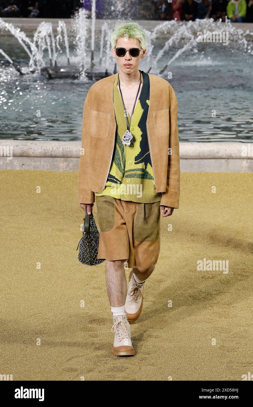 (240620) -- PARIGI, 20 giugno 2024 (Xinhua) -- Un modello presenta una ...